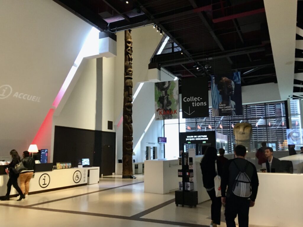 Pourquoi visiter le Musée du Quai Branly ? - pariscrea.com