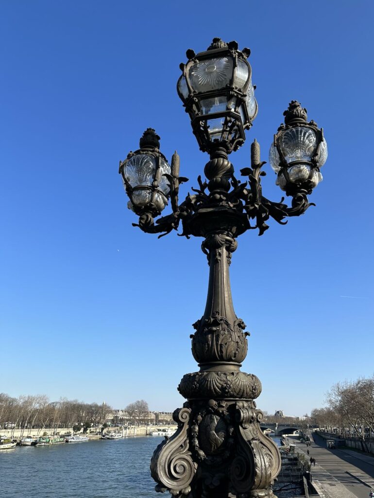 Une carte de visite de Paris - pariscrea.com