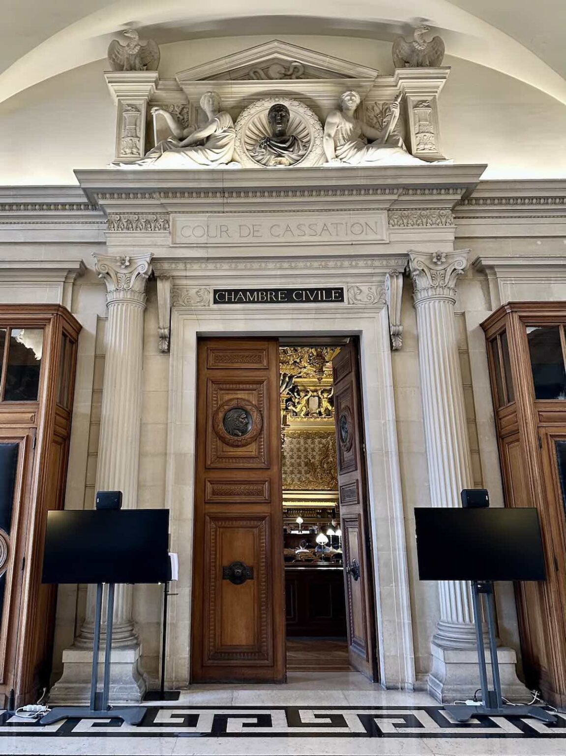 Visiter le Palais de Justice de Paris - pariscrea.com